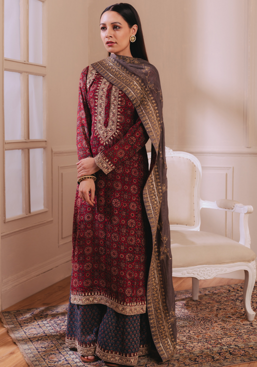 SATRANGI - Traditional Indian grandeur of Doris, Bandhej and Pitten ...