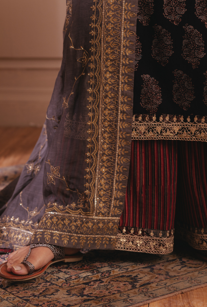 SATRANGI - Traditional Indian grandeur of Doris, Bandhej and Pitten