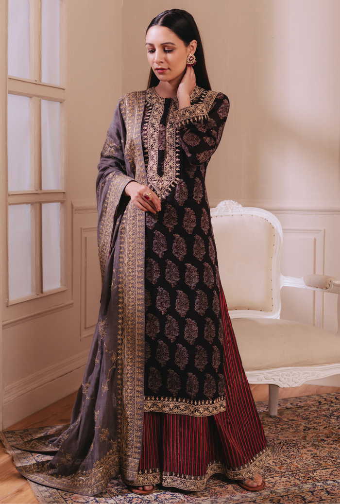 SATRANGI - Traditional Indian grandeur of Doris, Bandhej and Pitten