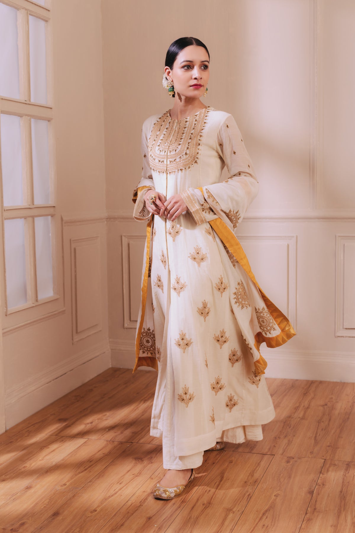 SATRANGI - Traditional Indian grandeur of Doris, Bandhej and Pitten